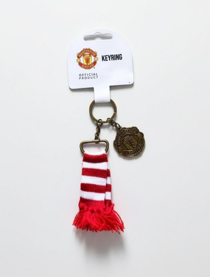 Manchester united keychain/charm, Antik, Pajangan di Carousell