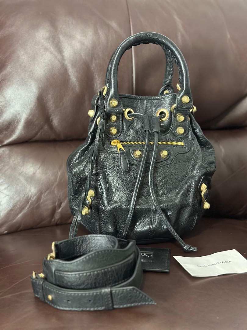 balenciaga bucket, Barang Mewah, Tas & Dompet di Carousell