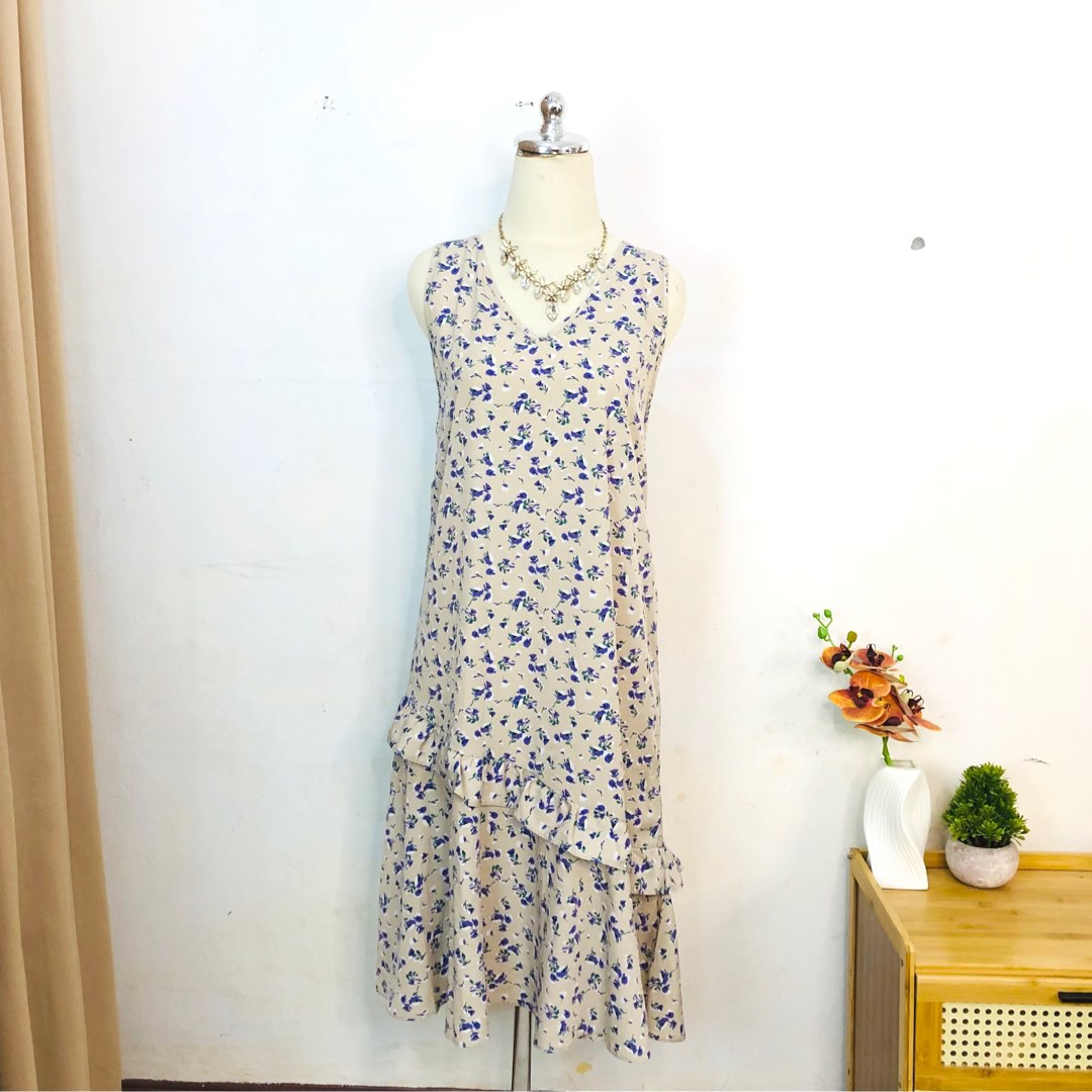 Long Dress bunga ungu model rok ruffle, Fesyen Wanita, Pakaian Wanita ...