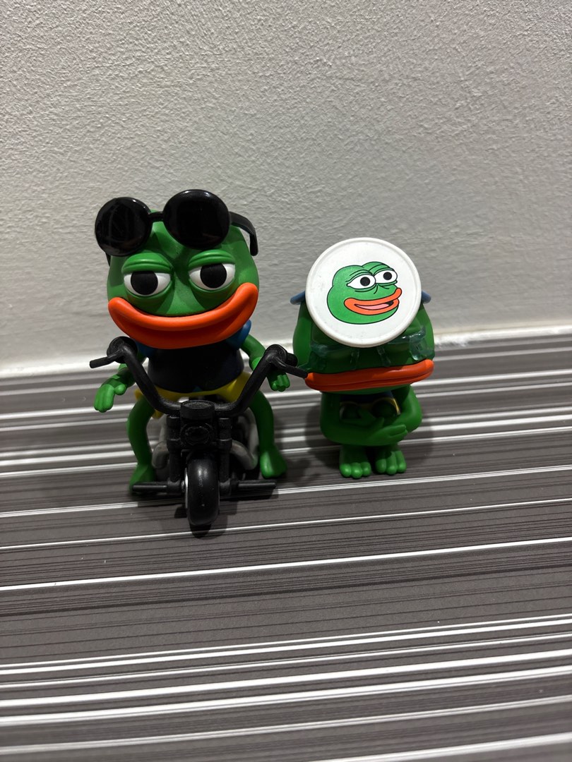 [Set at $12] Pepe the meme frog figurine figure popmart blindbox 52toys ...