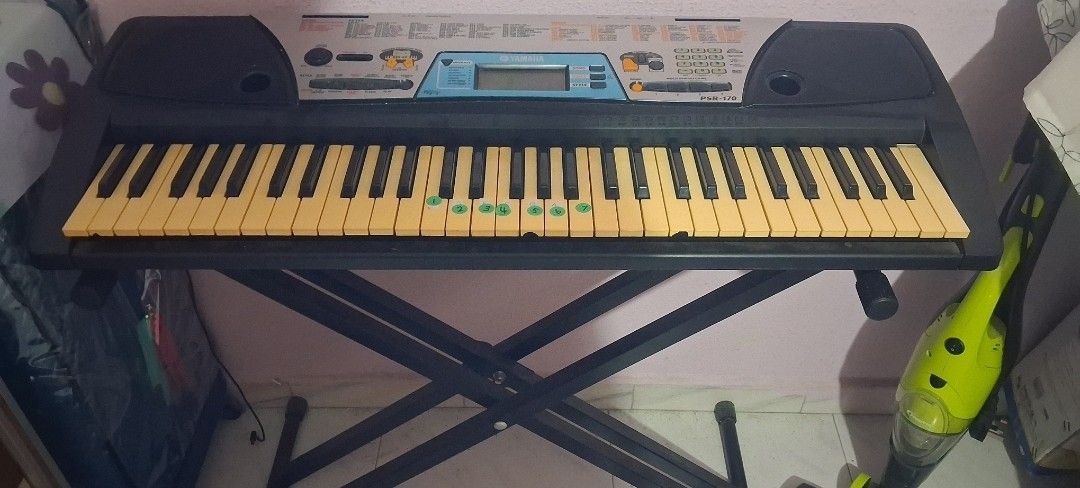 Yamaha PS-170 Keyboard with Stand, Hobbies & Toys, Musical Instruments ...