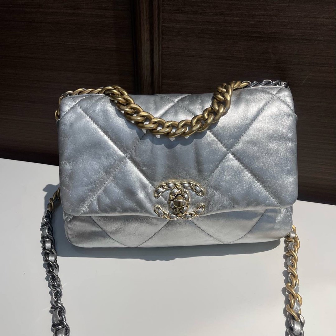 💯 Authentic Chanel 19 Bag Small . Microchip, Luxury, Bags & Wallets on ...