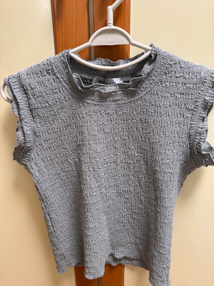 Isai Hong Kong Design Textured Top, 女裝, 上衣, T-shirt - Carousell