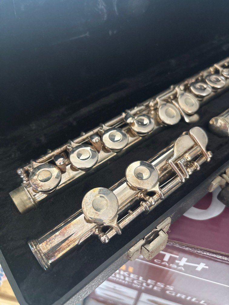Armstrong Flute, Hobbies & Toys, Musical Instruments on Carousell