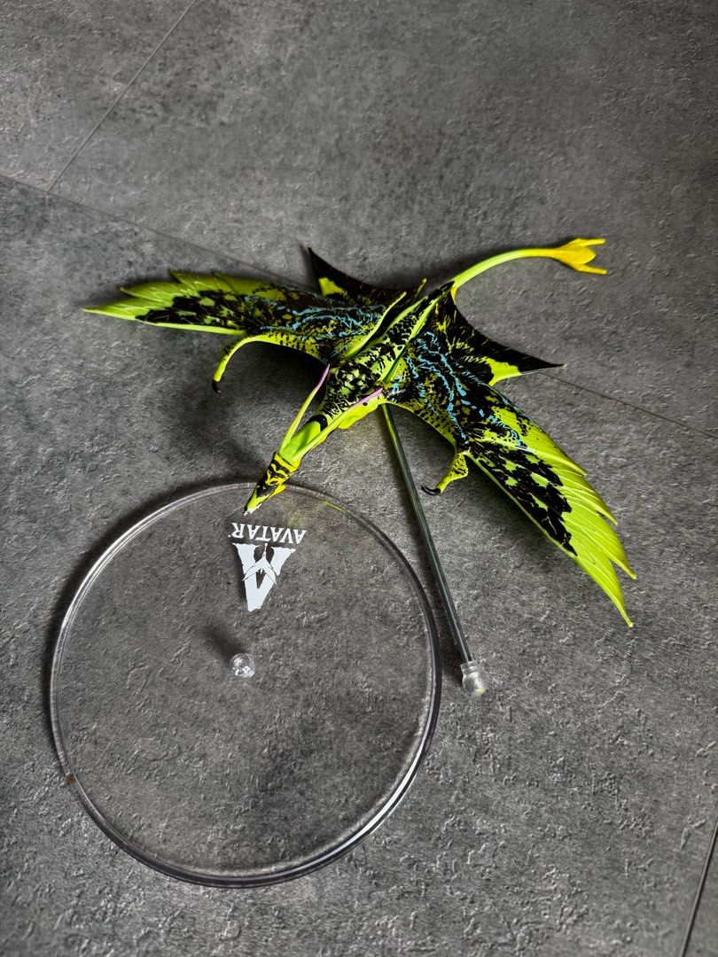 Avatar Banshee Figure with Stand, Hobbies & Toys, Toys & Games on Carousell