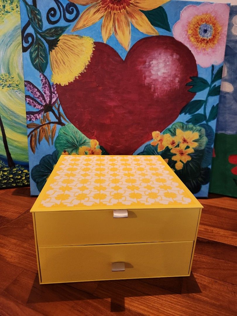 Limited Edition Yellow Ribbon 2024 Mid-Autumn Mooncake Box, Furniture ...