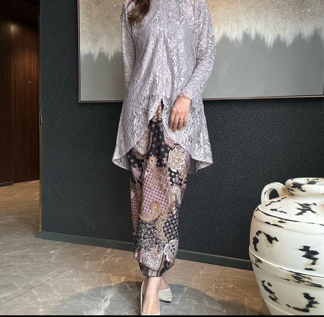 Ms Pineapples in Kebaya with Pario (S), Women's Fashion, Muslimah ...