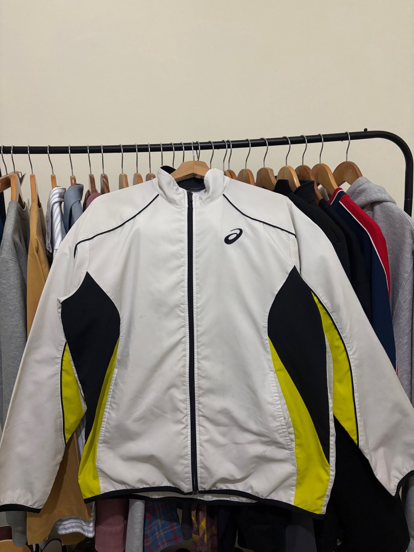 Asics Windbreaker, Men's Fashion, Activewear on Carousell