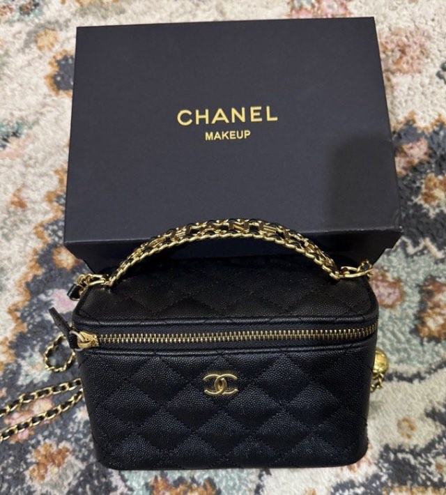 Chanel VIP Complimentary Vanity Bag (limited edition), Luxury, Bags ...