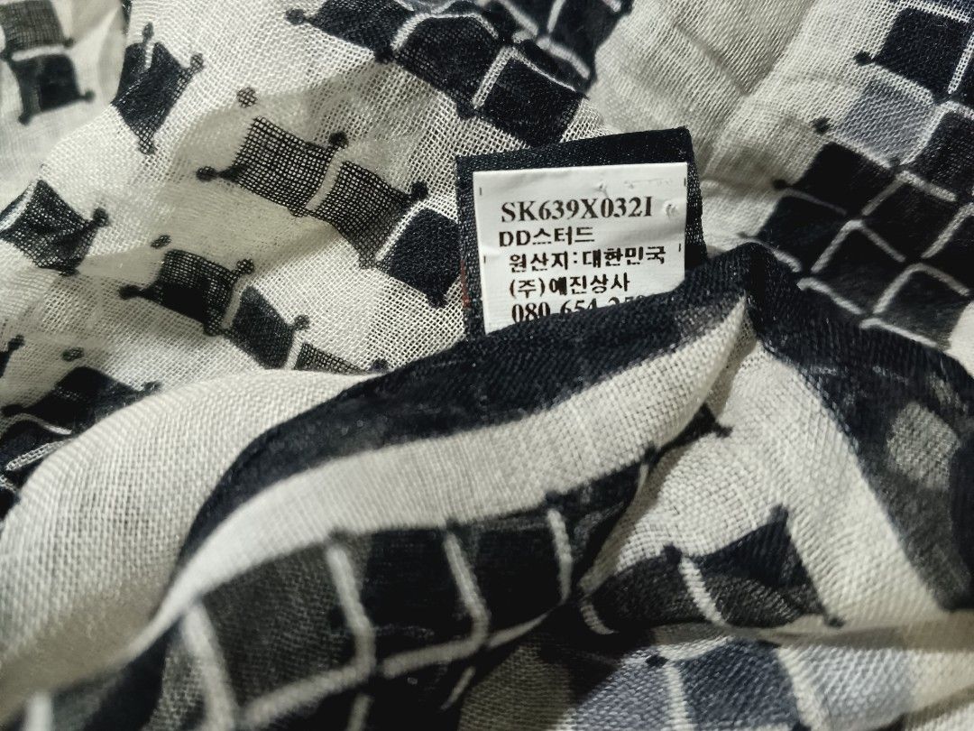 DAKS Long Scarf (25" x 68") SK639X0321 + 74 SF, Luxury, Accessories on ...