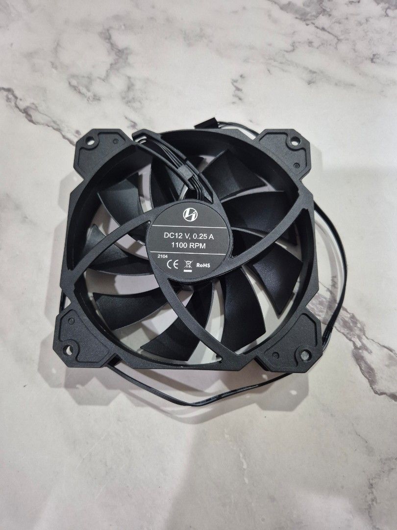 Lian Li Fan, Computers & Tech, Parts & Accessories, Computer Parts on ...