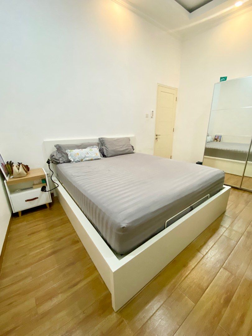 Dipan Kasur IKEA “MALM”, Perabotan Rumah di Carousell