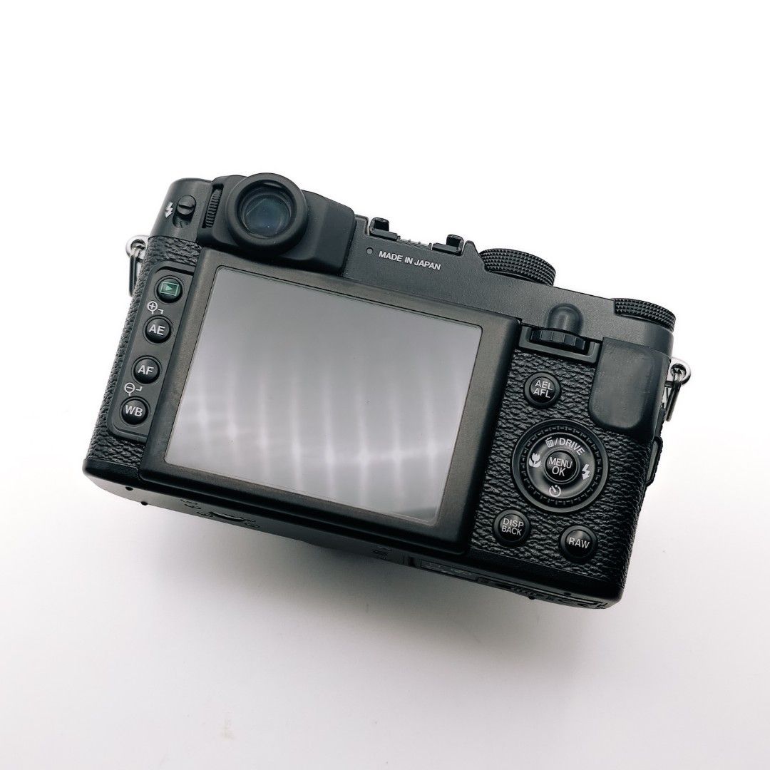Fujifilm X10 w/ lens hood (good as new), Photography, Cameras on Carousell
