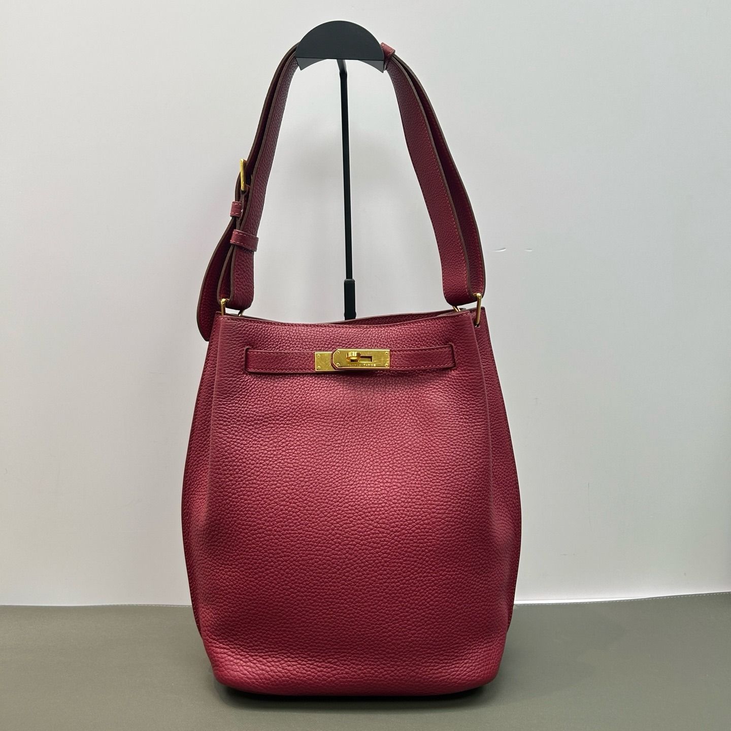 Hermes So Kelly 22 in Rogue Grenat GHW, Luxury, Bags & Wallets on Carousell