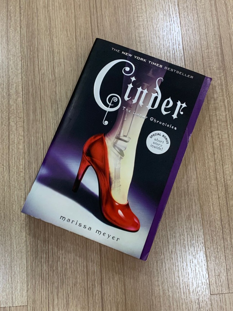The Lunar Chronicles (Cinder, Scarlet, Cress, Winter), Hobbies & Toys ...