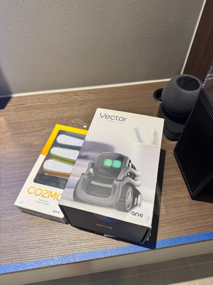 Anki Vector Robot with Extra Tracks, Hobbies & Toys, Toys & Games on ...