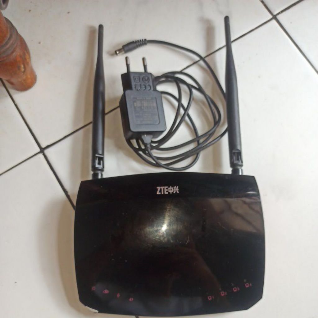 Router wifi ZTE E5501,kondisi second, Normal, lengkap adaptor nya ...