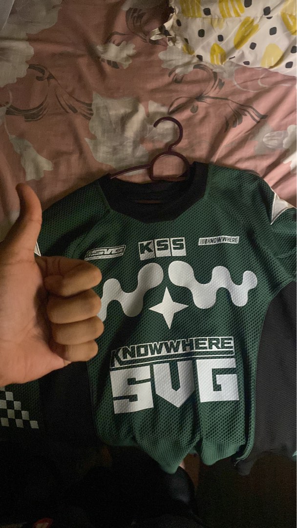 SVG KNOWHERE FNF GREEN, Men's Fashion, Activewear on Carousell