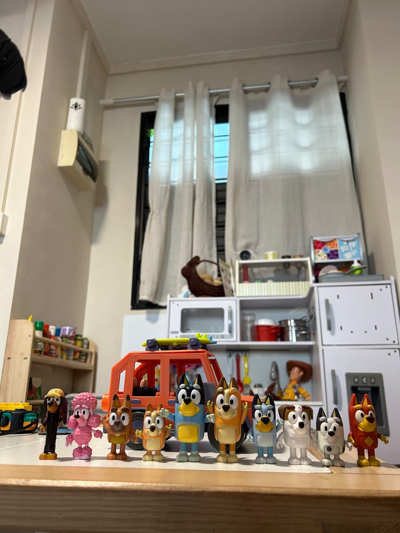 Bluey Surf Van Toy with 10 characters, Hobbies & Toys, Toys & Games on ...