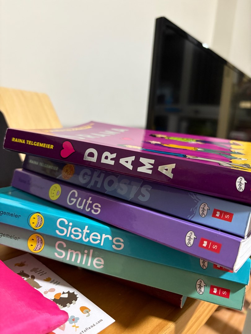 Raina Telgemeier Graphic Novels - Drama, Ghosts, Guts, Sisters, Smile ...