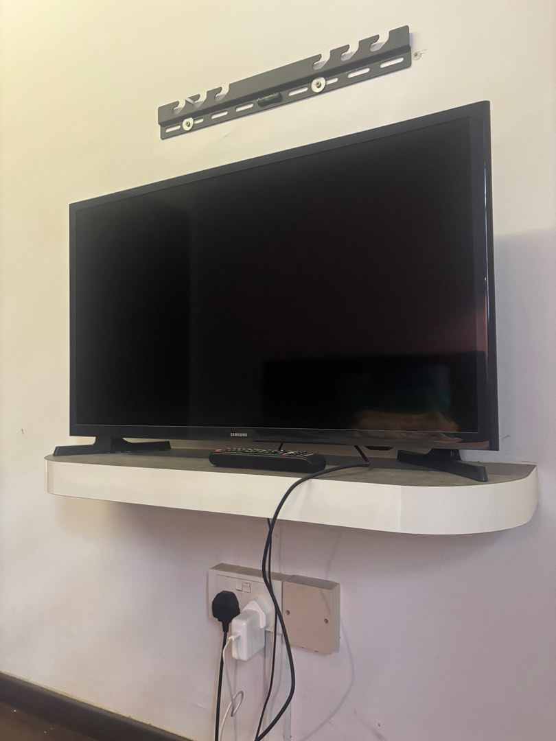 Samsung TV with Wall Mount, TV & Home Appliances, TV & Entertainment ...