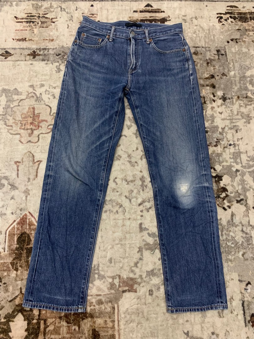 JEANS UNIQLO KEPALA KAIN DEFECT TAMPAL, Men's Fashion, Bottoms, Jeans ...