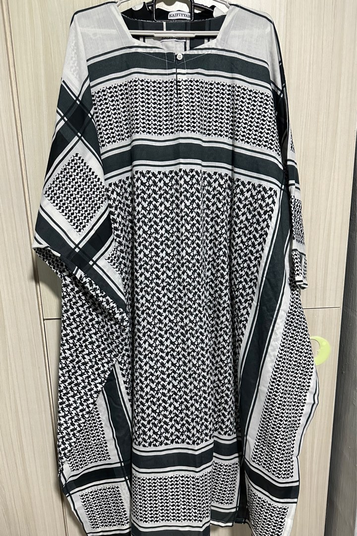 Kaifiyyah Keffiyeh, Women's Fashion, Muslimah Fashion, Kaftans & Jubahs ...
