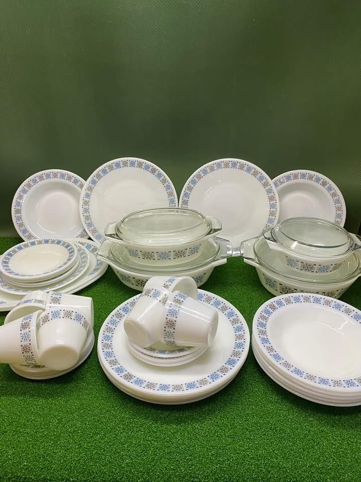 PYREX JAJ CHELSEA DINNER SET 40pc ENGLAND!, Furniture & Home Living ...