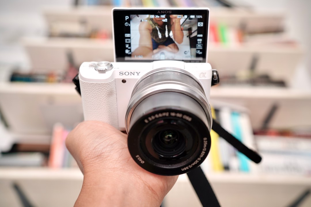Sony A5100 24MP Mirrorless Camera (6k shuttercount | Canon G7X Mark II ...