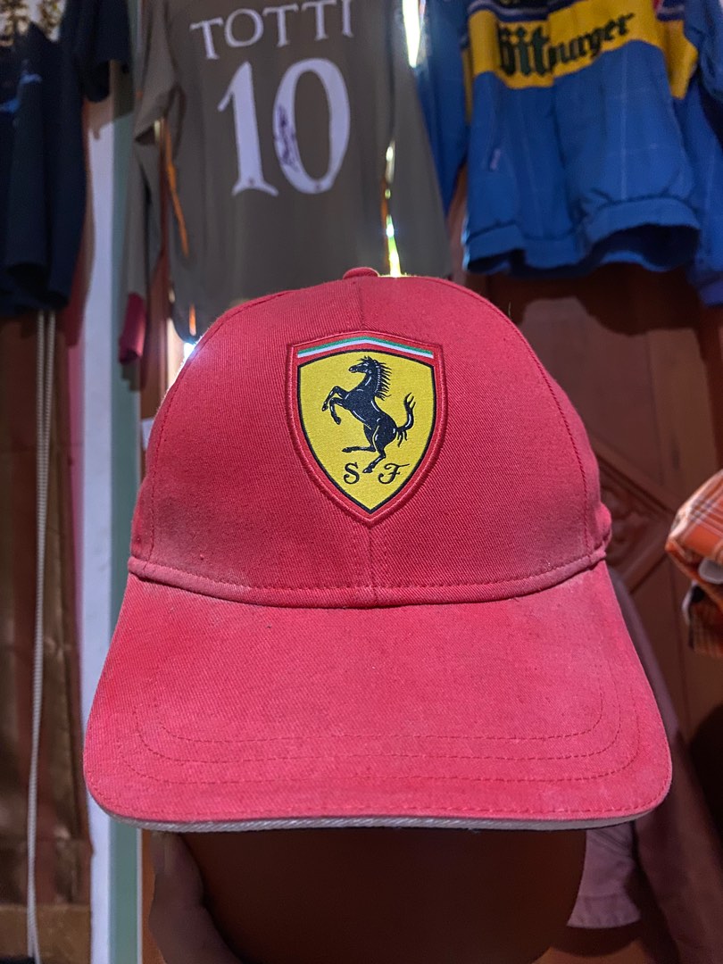 Topi F1 Ferrari, Fesyen Pria, Aksesoris, Topi di Carousell