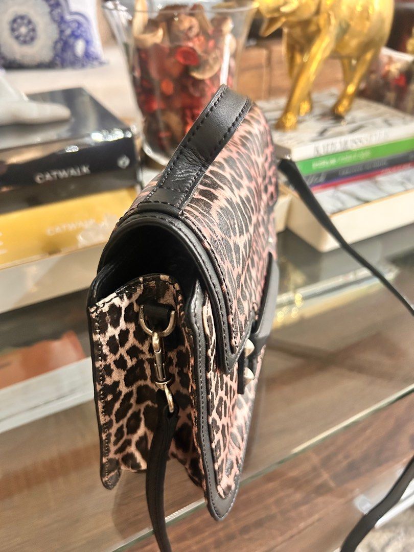 💯% Authentic Decke Two-way Leather Bag, Luxury, Bags & Wallets on Carousell