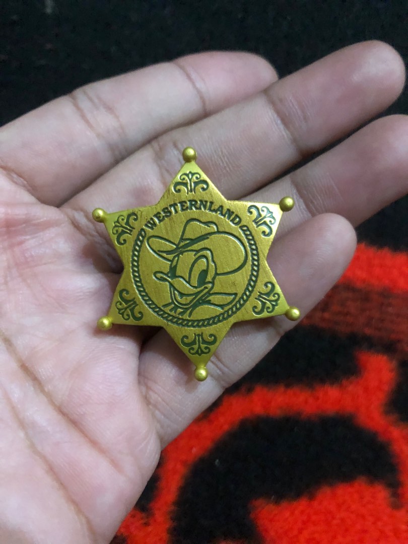 Disney Donald duck Sheriffs Badge, Hobbies & Toys, Memorabilia ...