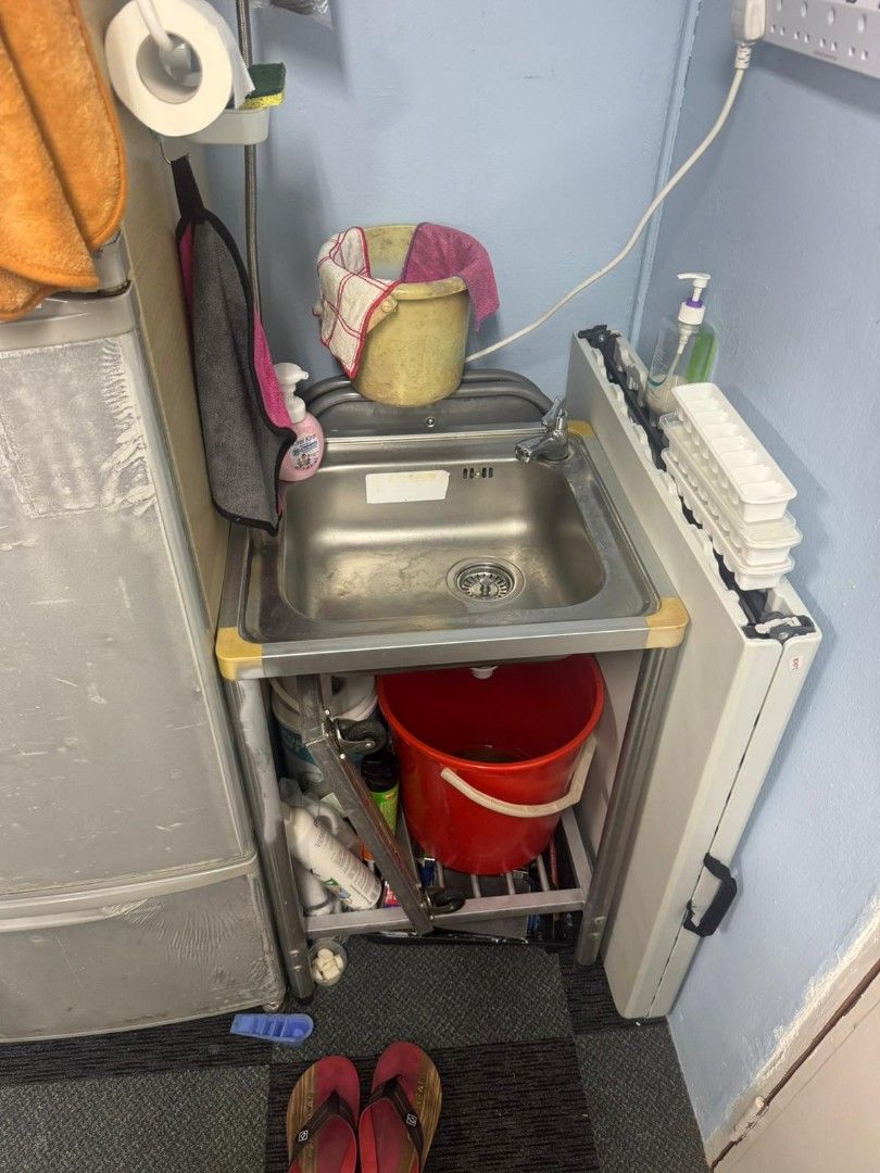 FREE CHAIRS SINK WATER DISPENSER, Furniture & Home Living, Bathroom ...