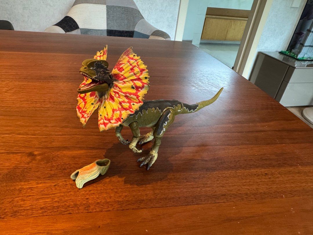 Jurassic World Amber Collection Dilophosaurus Dinosaur Figure, Hobbies ...