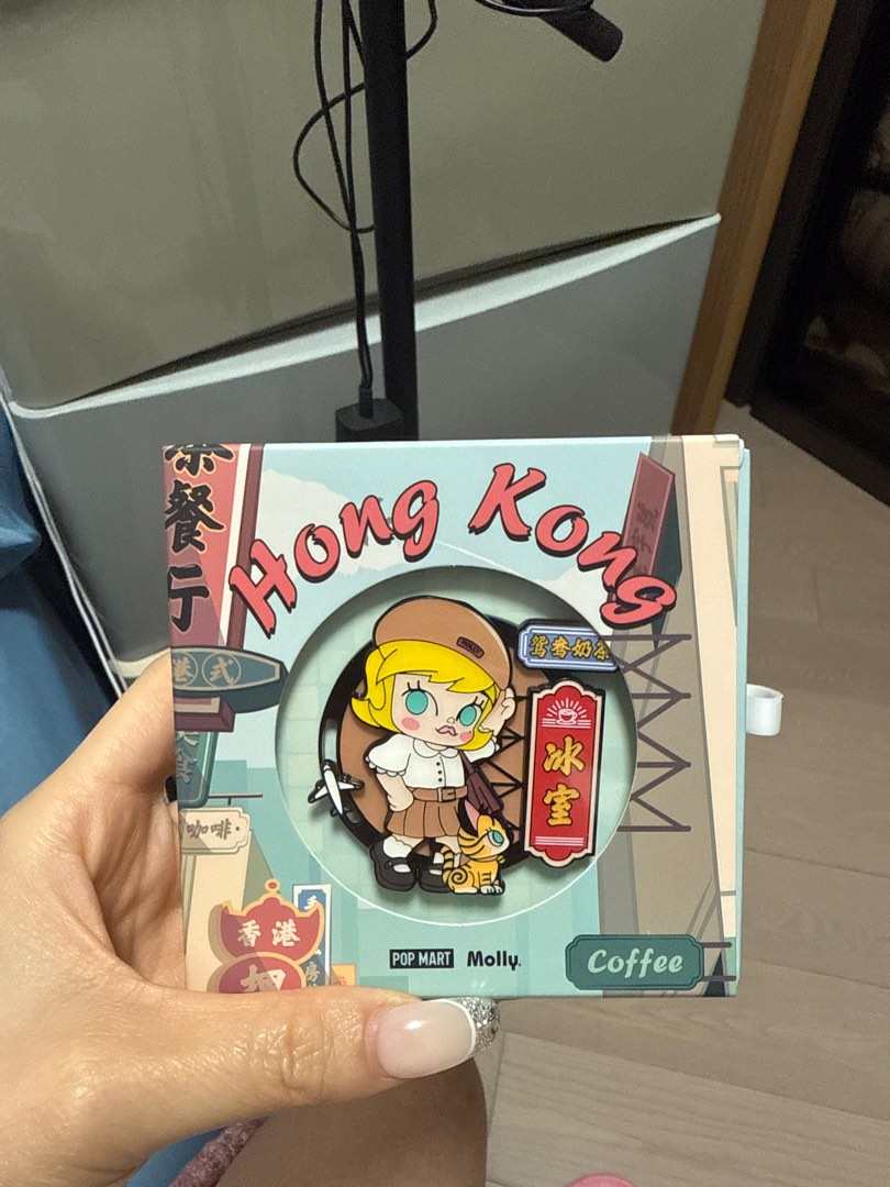 Pop Mart Molly Hong Kong 限定Coffee 鴛鴦奶茶, 興趣及遊戲, 玩具 & 遊戲類 - Carousell