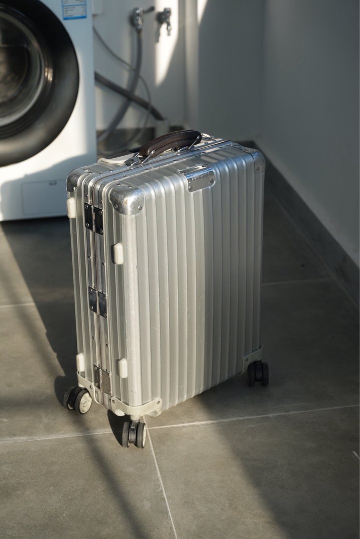 35L Rimowa Luggage Classic Authentic Rimowa Classic Cabin 21” in Silver ...