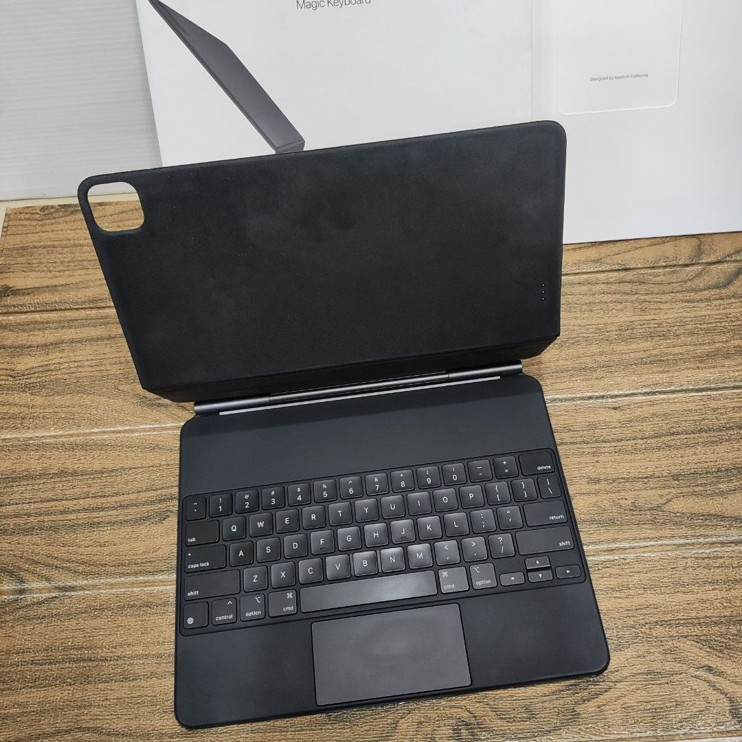 Apple Magic Keyboard iPad Pro M2 12,9 inch Second Mulus Lengkap, Elektronik, Lainnya di Carousell