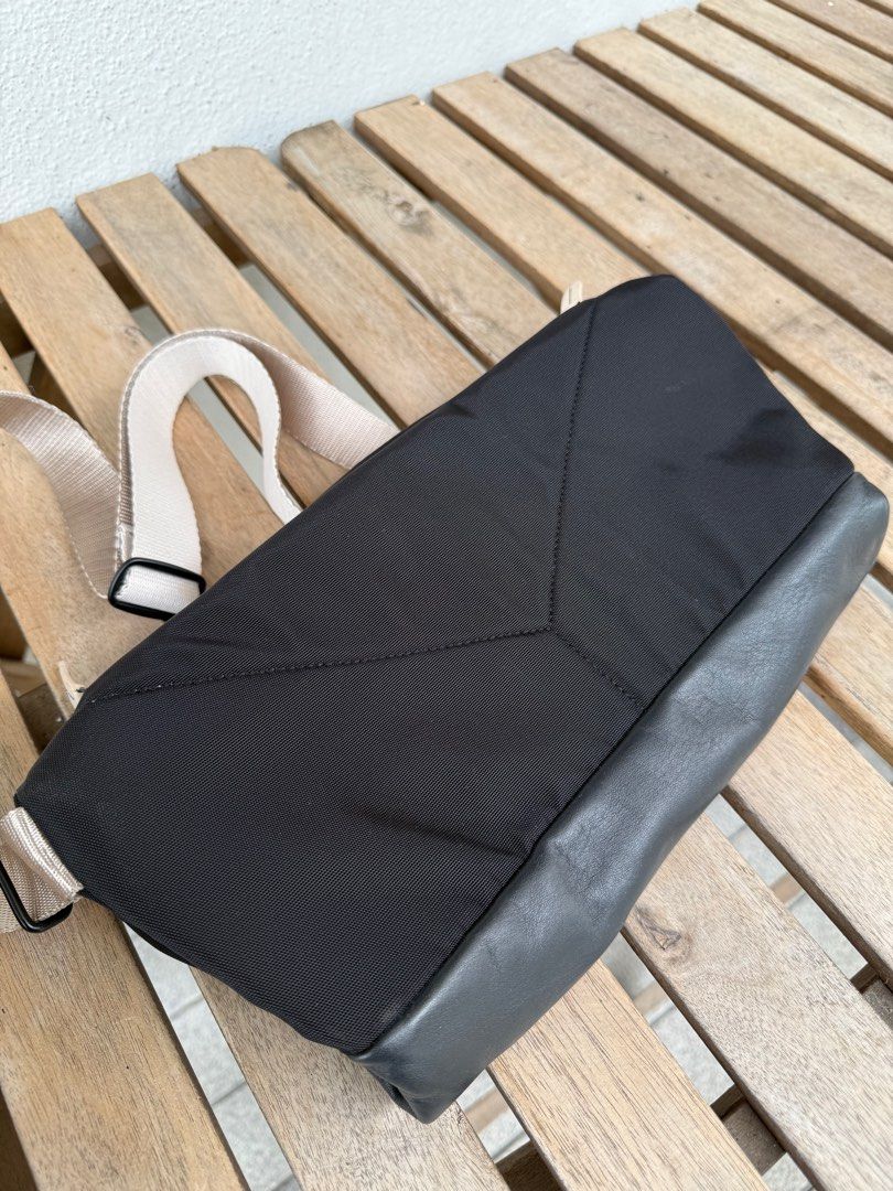 Bellroy Sling Premium Edition, Men's Fashion, Bags, Sling Bags on Carousell