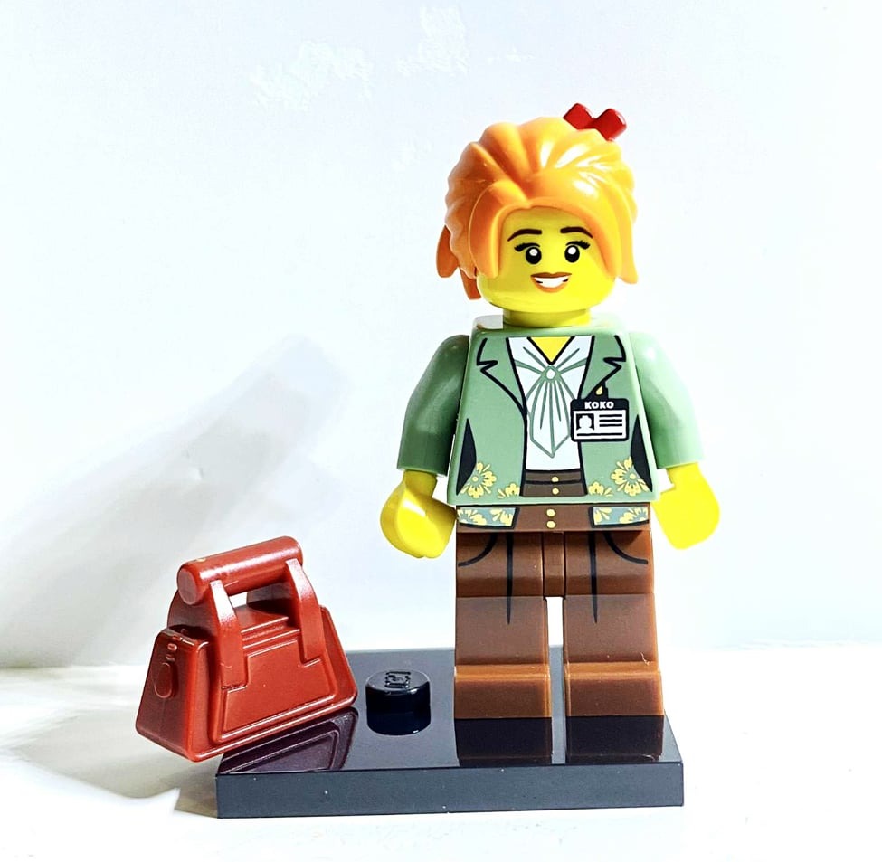 LEGOMinifigure Misako, The LEGO Ninjago Movie (Complete Set with Stand ...