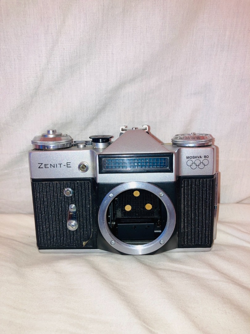 【機械不可運作】35mm Zenit-E Moskva '80 底片相機 古董 機械相機 擺設機 故障機 零件機, 相機攝影, 相機在旋轉拍賣