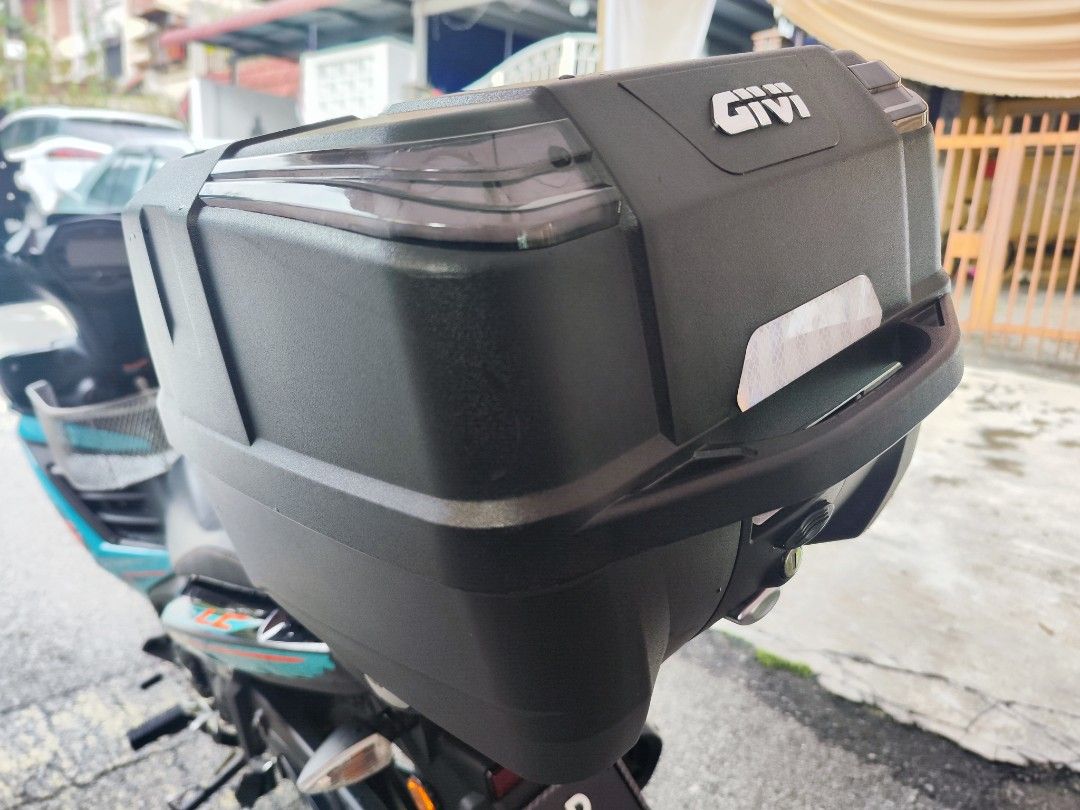 Box Givi B33NM (33L) & Tapak Box sahaja, Auto Accessories on Carousell