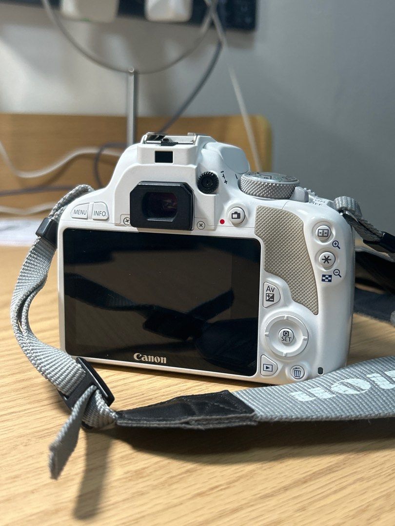 Canon Kiss X7 DSLR Camera with Lens, Photography, Cameras on Carousell