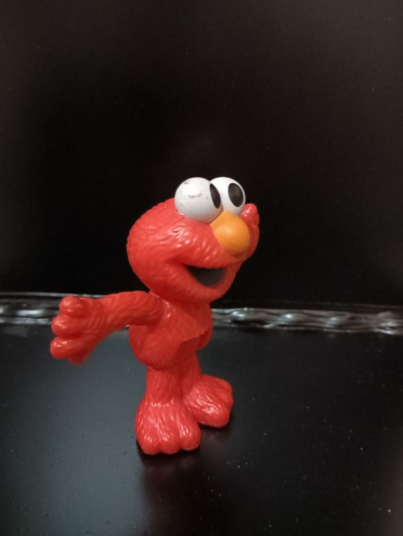 Sesame Street - Neighborhood Friends Elmo, Hobbies & Toys, Toys & Games ...