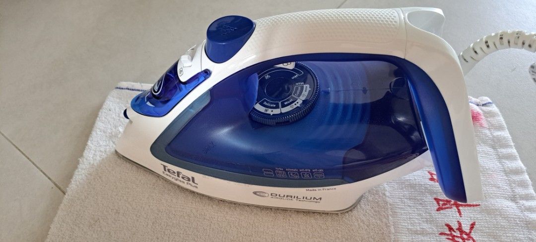 Tefal Easygliss Plus Iron - Display unit, TV & Home Appliances, Irons ...