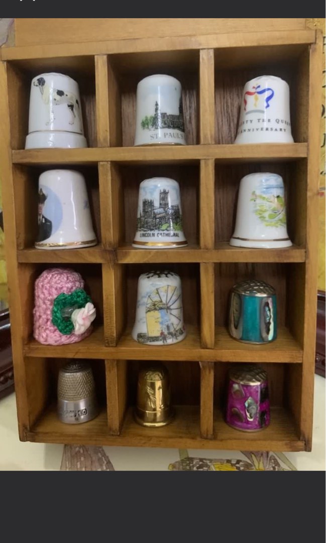 💕Vintage 12 pcs English Thimble with wood Holder| Made In England ...