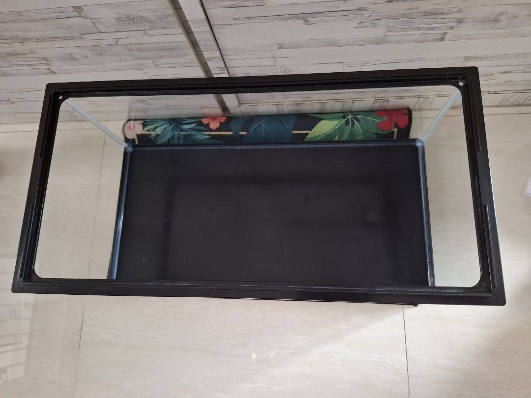 60cm GEX Aquarium with Light, Pet Supplies, Homes & Other Pet Accessories on Carousell