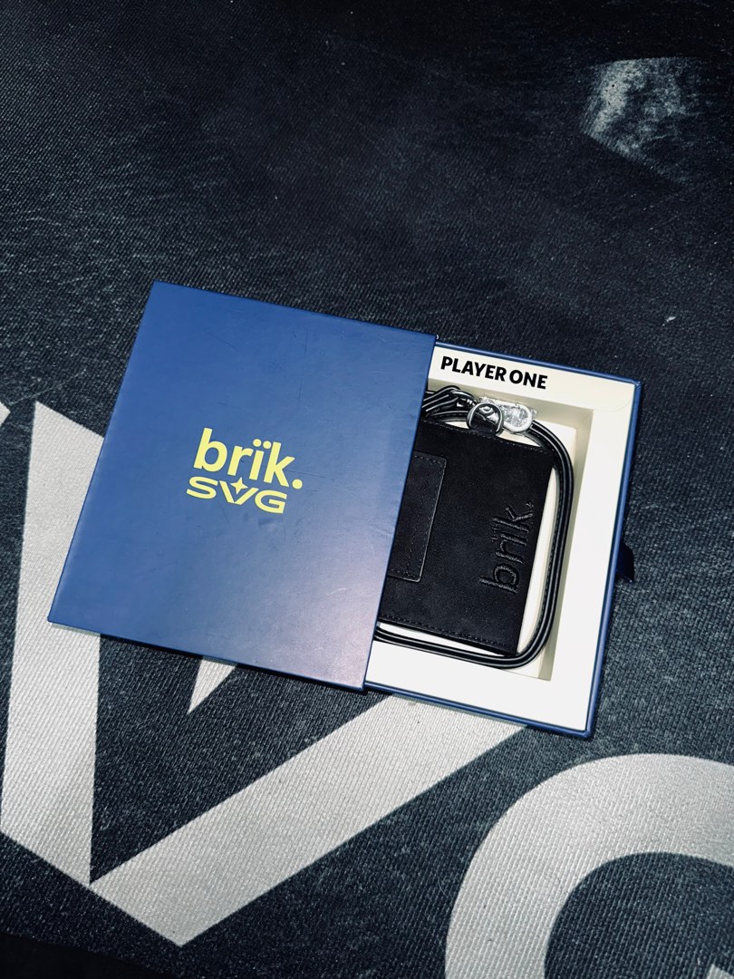 COMPACT PAL SVG BRIK, Men's Fashion, Watches & Accessories, Wallets & Card Holders on Carousell
