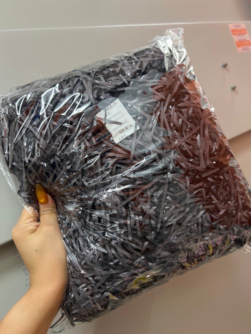 400g Black Glitter Shredded Paper Packaging Filler, Hobbies & Toys ...