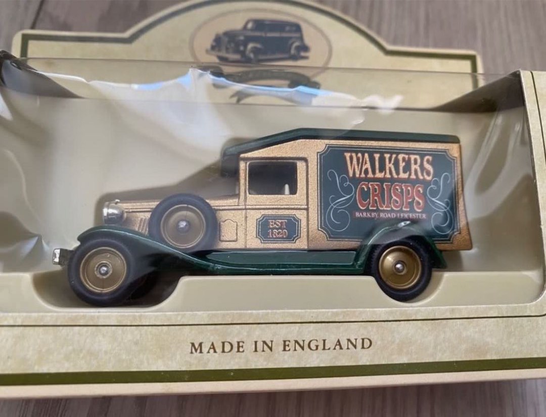 英國收藏車 Lledo Days Gone -walker Crisps models green &glod van, 興趣及遊戲, 收藏品 ...