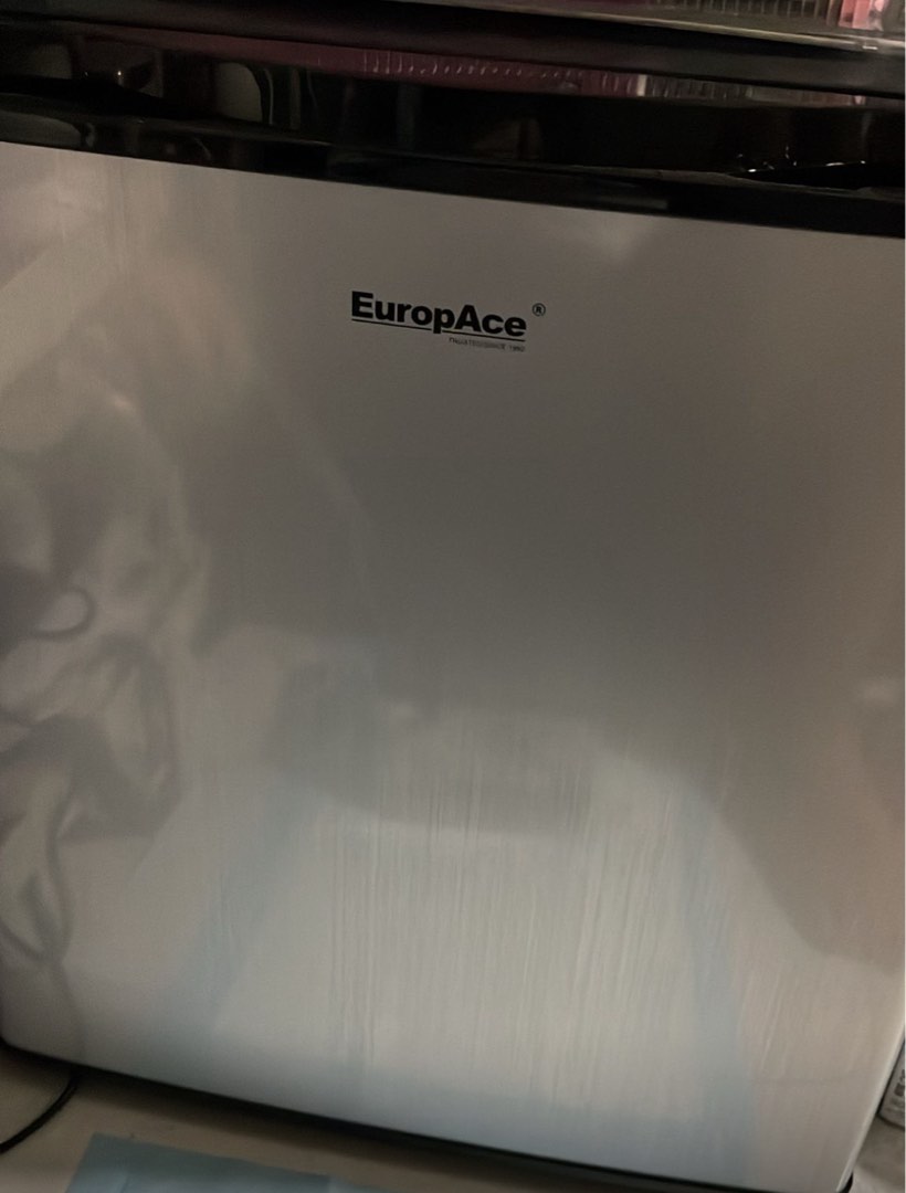 EuropAce ER9250 Thermal Semiconductor Refrigerator, TV & Home ...